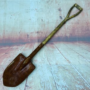 Gravedigger Shovel Movie Prop: PU Horror Weapon, 40 Inch (2 Piece) - Etsy