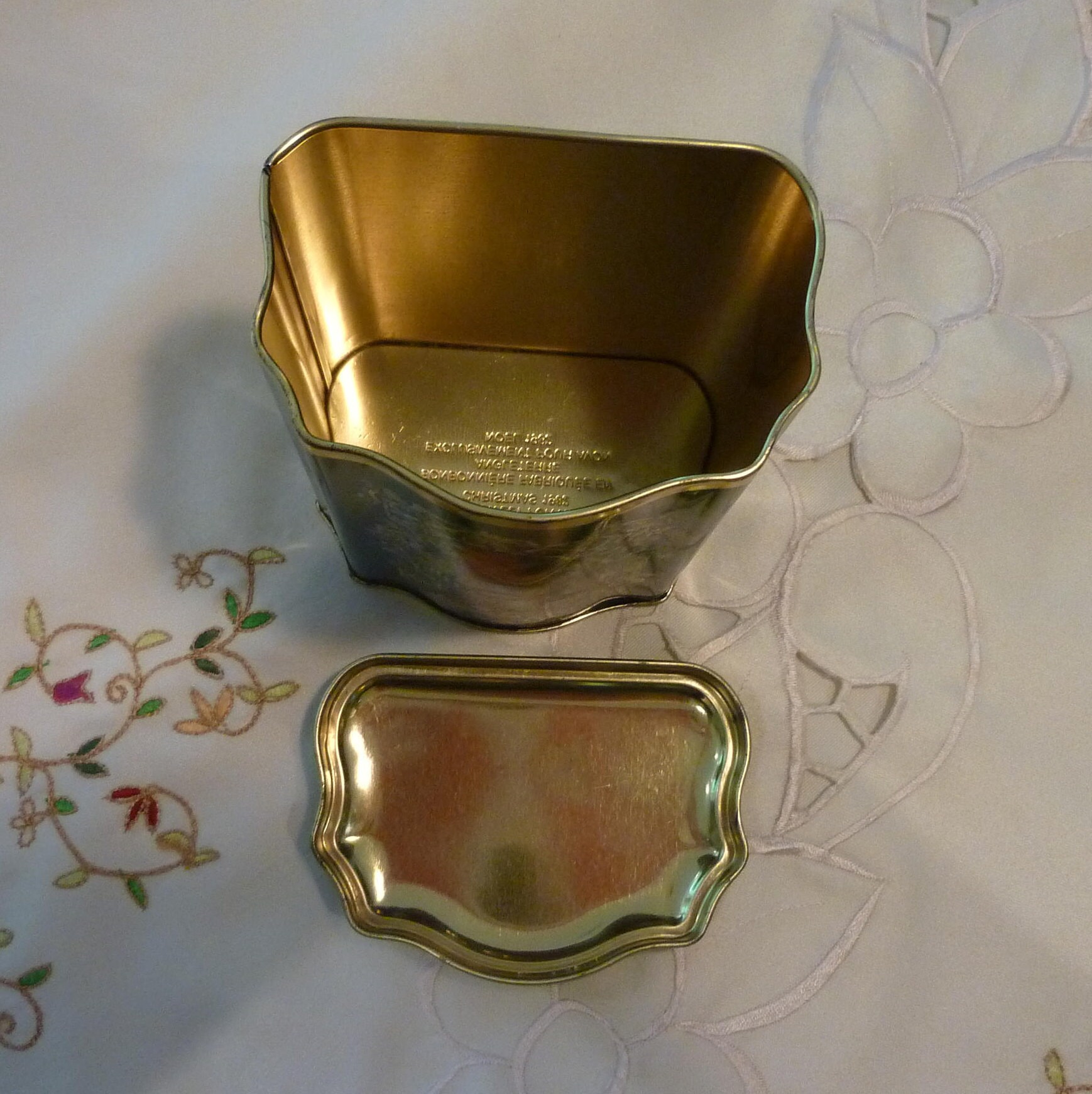 Vintage Tin Box - Exclusively Made for Avon ~ Green and Gold Tones ...