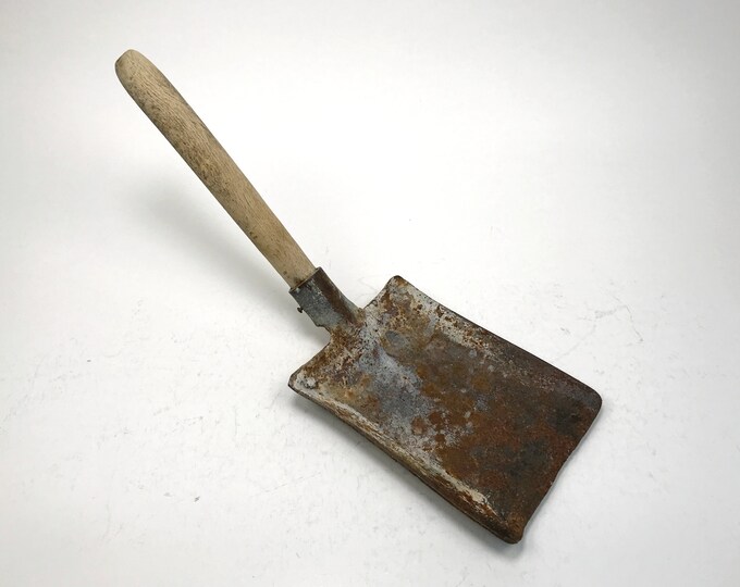 Vintage Shovel Small Metal Shovel Rusty Shovel With Wooden Handle 1950 ...