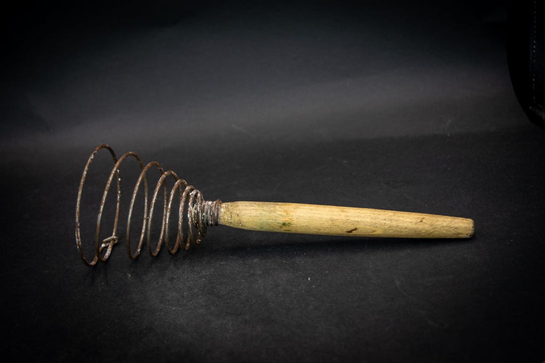Vintage Whisk Primitive Egg Scrambler Wire Egg Beater Old Whisk With ...