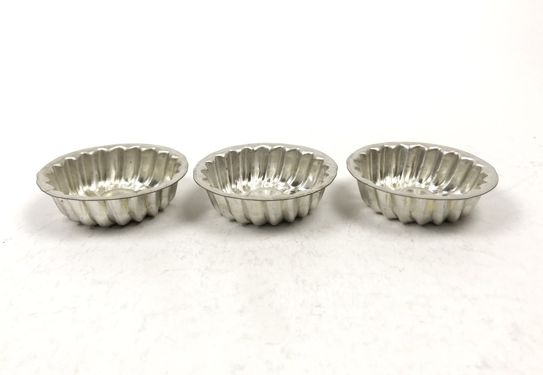 Vintage Muffin Cups Set of 3 Metal Muffin Molds Tin Muffin Cups Metal ...