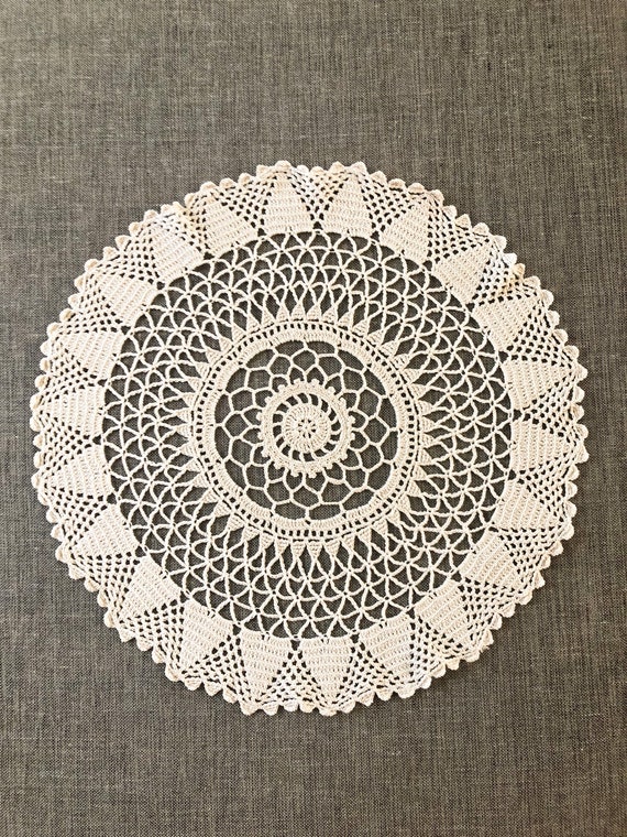 Home Décor Doilies Home & Living ecru triangle pattern vintage doily ...