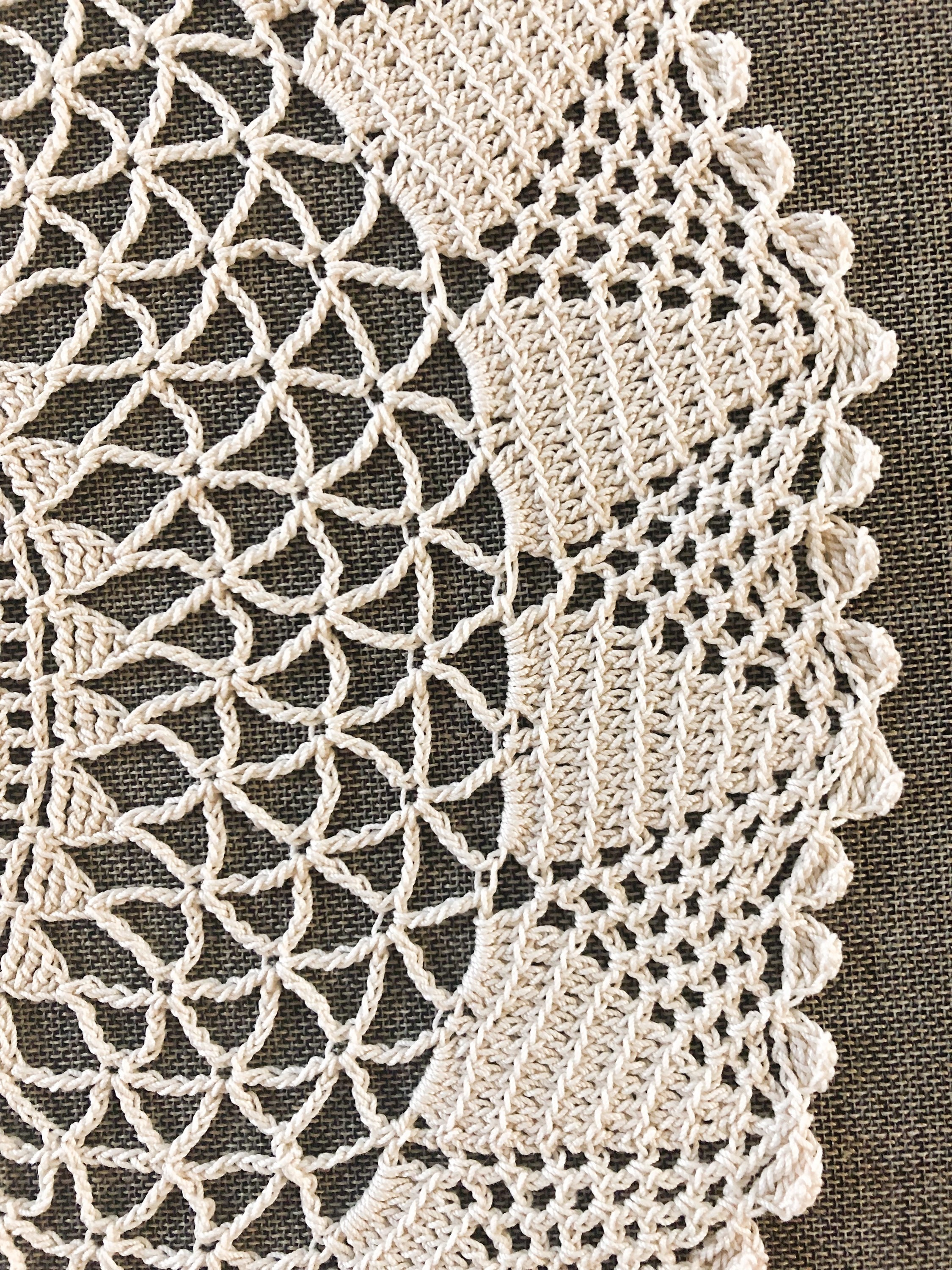Home Décor Doilies Home & Living ecru triangle pattern vintage doily ...