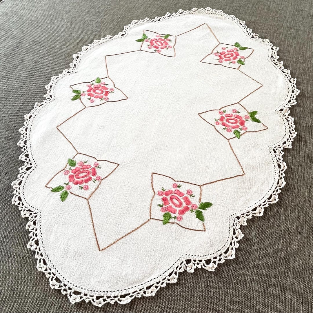 Vintage Embroidered Table Linen, Embroidery of Pink Flowers With ...