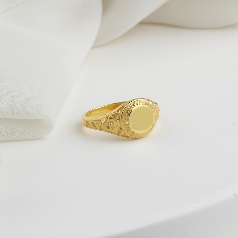 Vintage Floral Patern Victorian Signet Ring Gothic Initial: 18K Gold ...