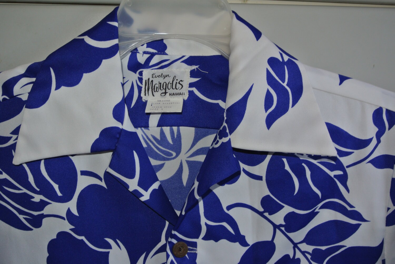 Evelyn Margolis Mens Small Vintage Flower Pareau on White 1960s-70s ...