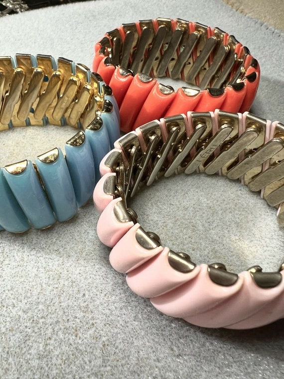 1950s Thermoset Plastic Expansion Flex Bracelets Sign… - Gem