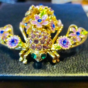 JOAN RIVERS Large Lilac Flower Garden BEE Brooch Pin W/ Small Bee ...