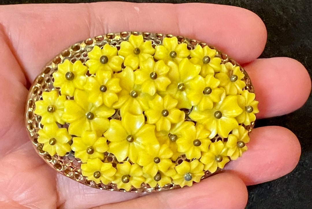 Stunning MIRIAM HASKELL Lemon Yellow Pinhead Glass Flowers Brooch Pin ...