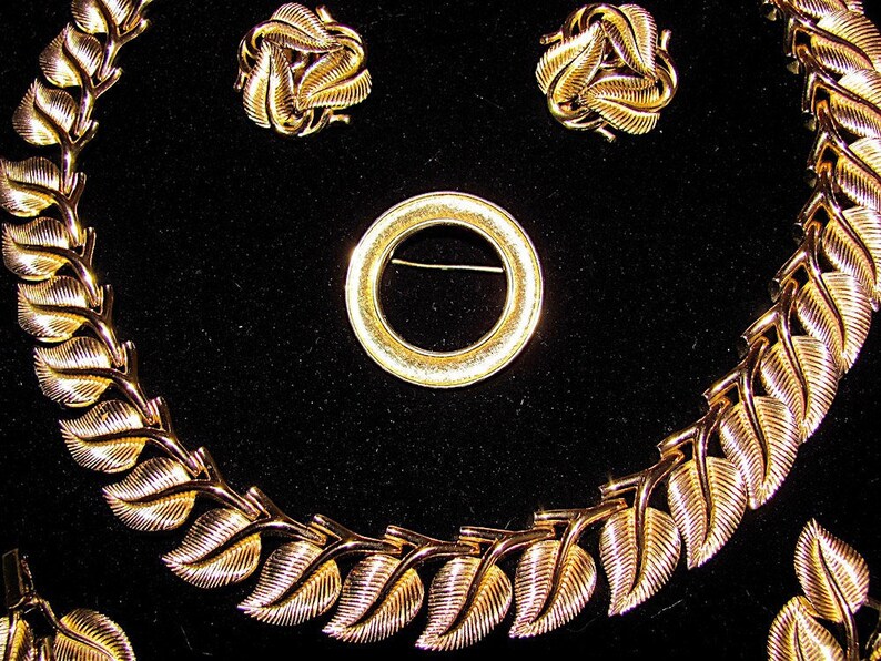 Vintage Crown TRIFARI Signed Complete Parure 4 Piece Set Gold - Etsy