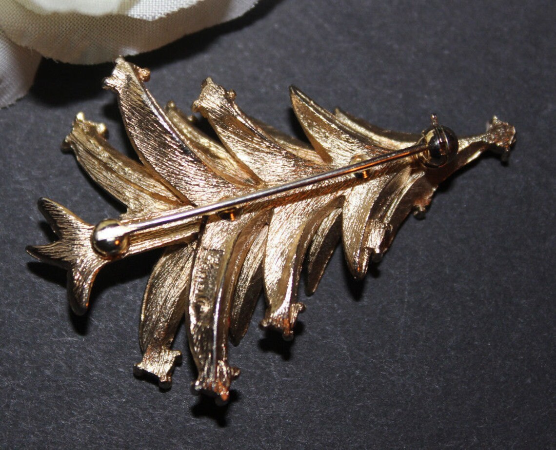 Rare Crown TRIFARI Signed BOOK PIECE Rhinestone & Gold Tone Christmas ...