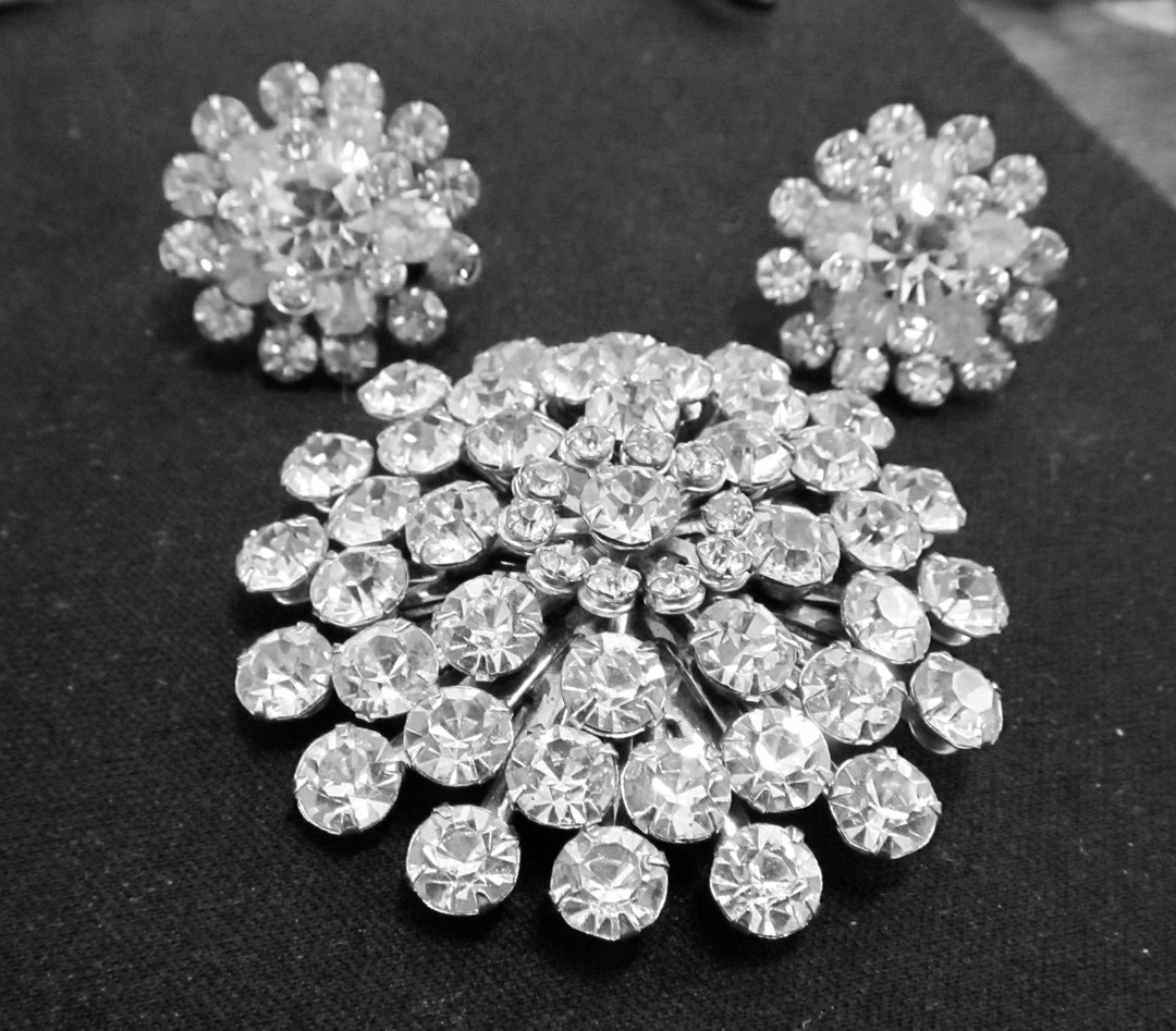 Vintage REGENCY Hi-end Prong Set Clear Rhinestone Silver Tone Demi ...