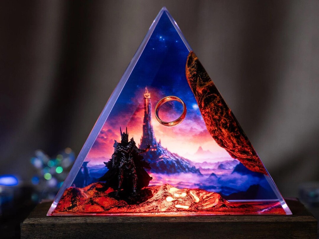 Sauron Barad-dûr Resin Lamp | Lord of the Rings Pyramid Diorama | One ...