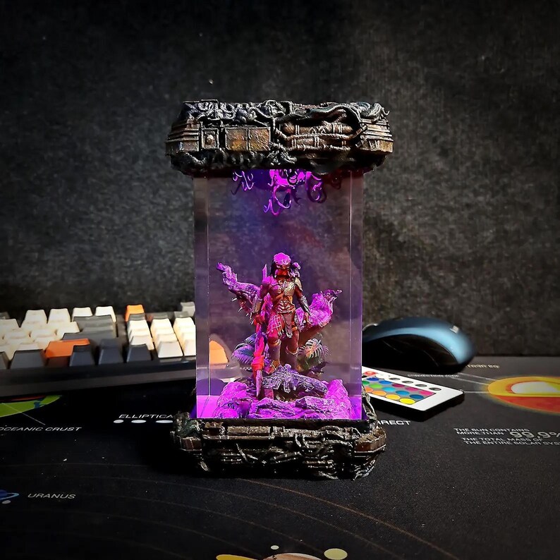Pr/eda.tor Space Monster, Ali.en Epoxy Resin Lamp, Resin Art, Night ...