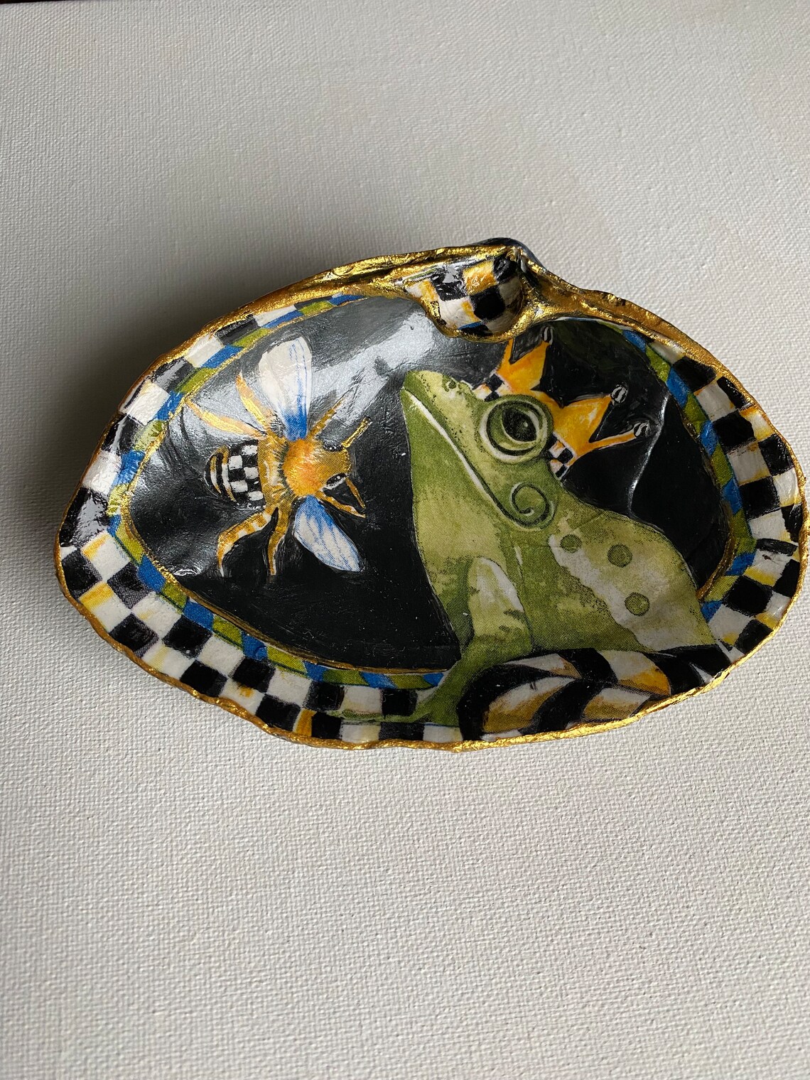 Clam Shell Decoupaged Black & White Check Frog and Bee +hand Painted by ...