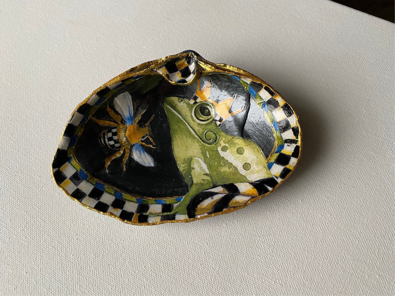 Clam Shell Decoupaged Black & White Check Frog and Bee +hand Painted by ...