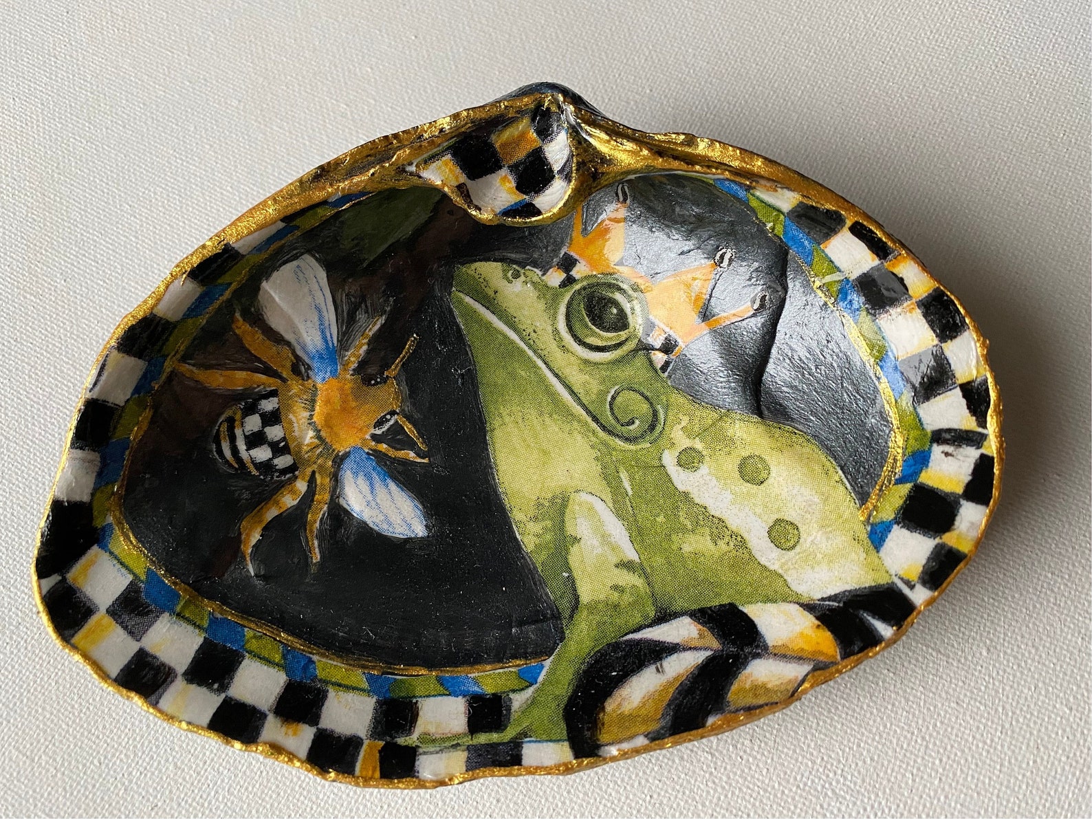 Clam Shell Decoupaged Black & White Check Frog and Bee hand Painted by ...