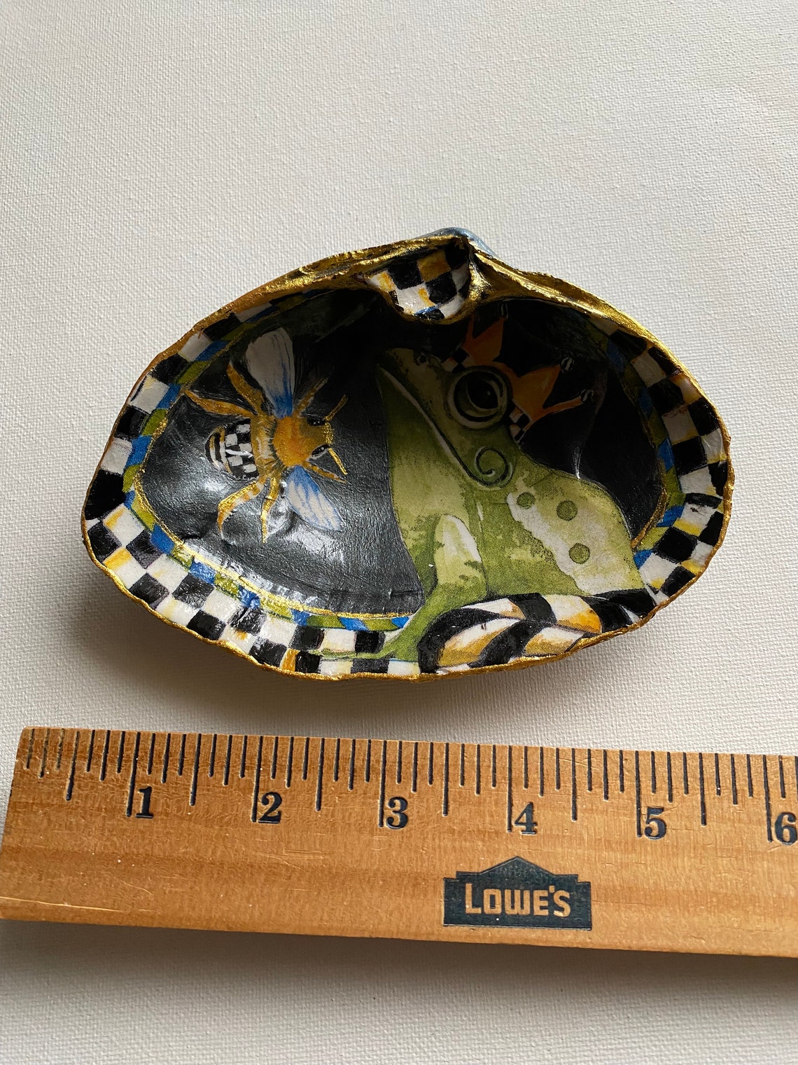 Clam Shell Decoupaged Black & White Check Frog and Bee +hand Painted by ...