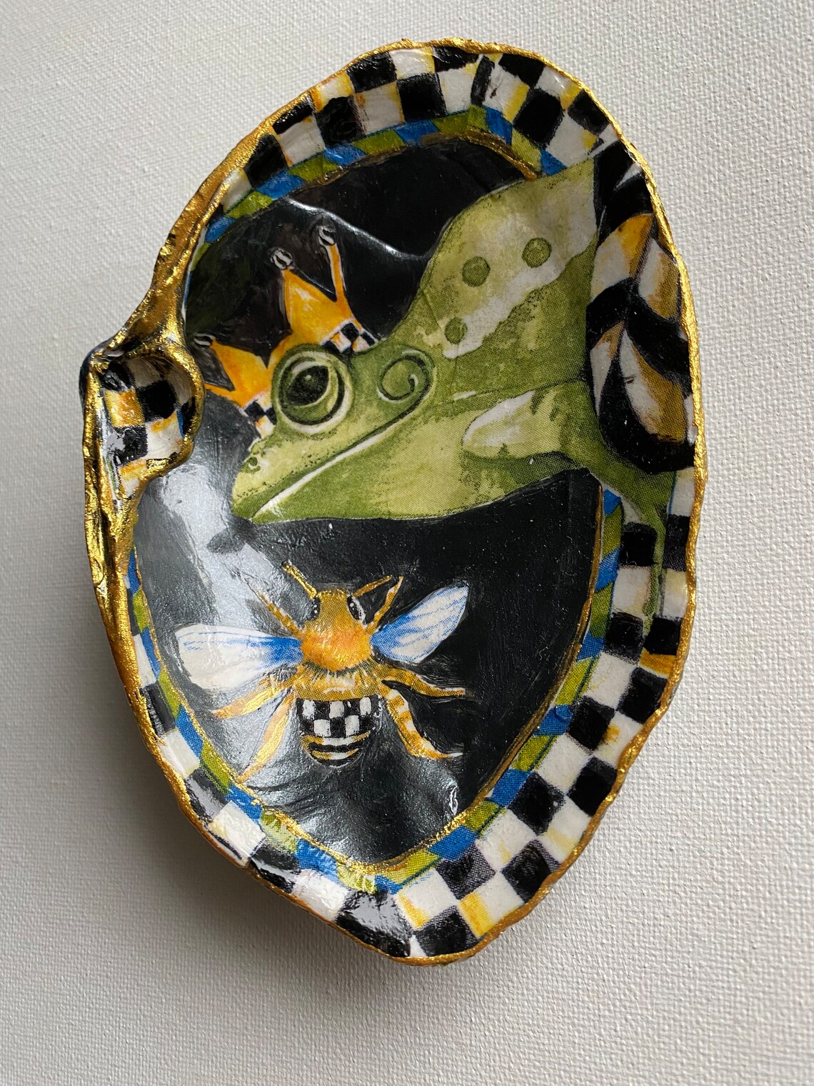 Clam Shell Decoupaged Black & White Check Frog and Bee +hand Painted by ...