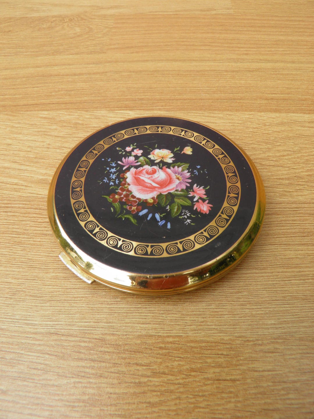 Stratton Gold-tone Compact, Floral Decoration, Made in England Vintage ...