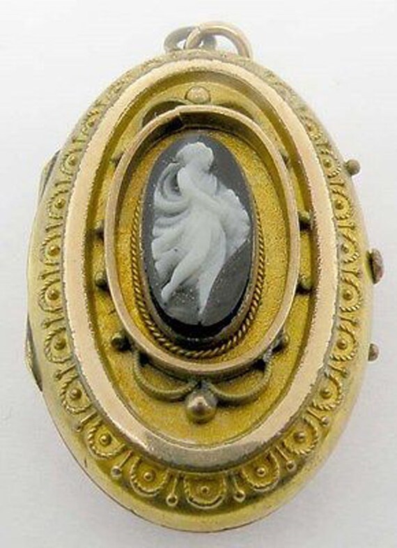 Antique carved victorian oval - Gem