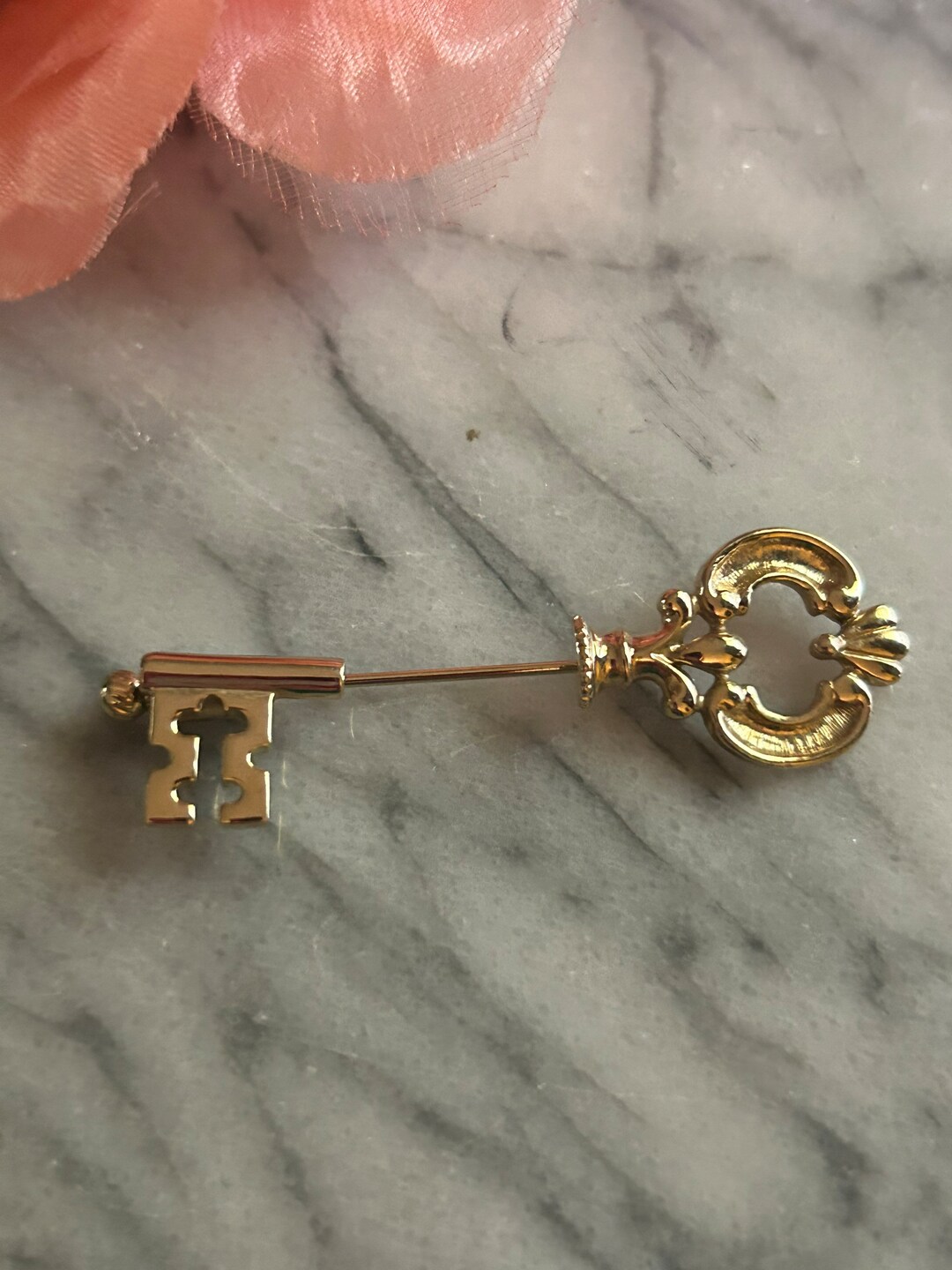 Vintage Ornate Skeleton Key Gold Tone Hat Pin Made by Avon - Etsy