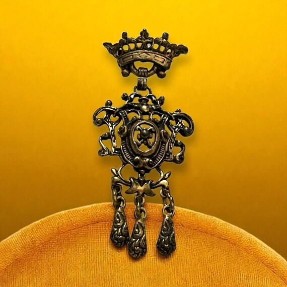 Vintage Estate Gold Tone Heraldic Crest Brooch with D… - Gem