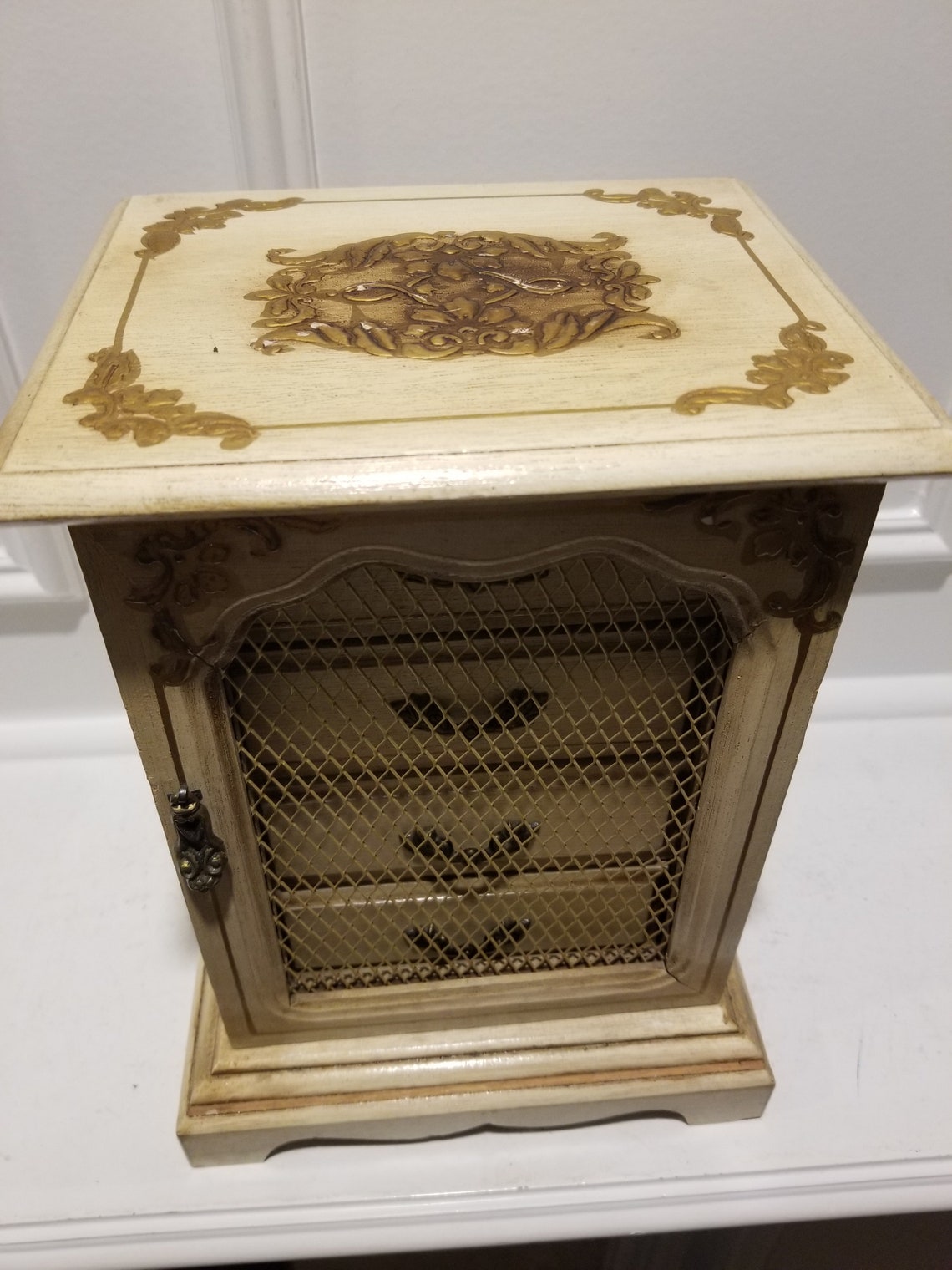 Victorian Music Box - Victorian Wood and Gold Accents Jewelry Box ...