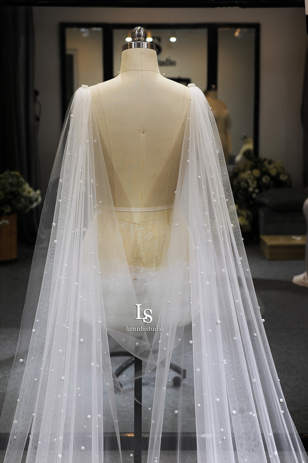 LS105 / Pearl Bridal Cape: Cathedral Tulle Draping, V Deep Style - Etsy