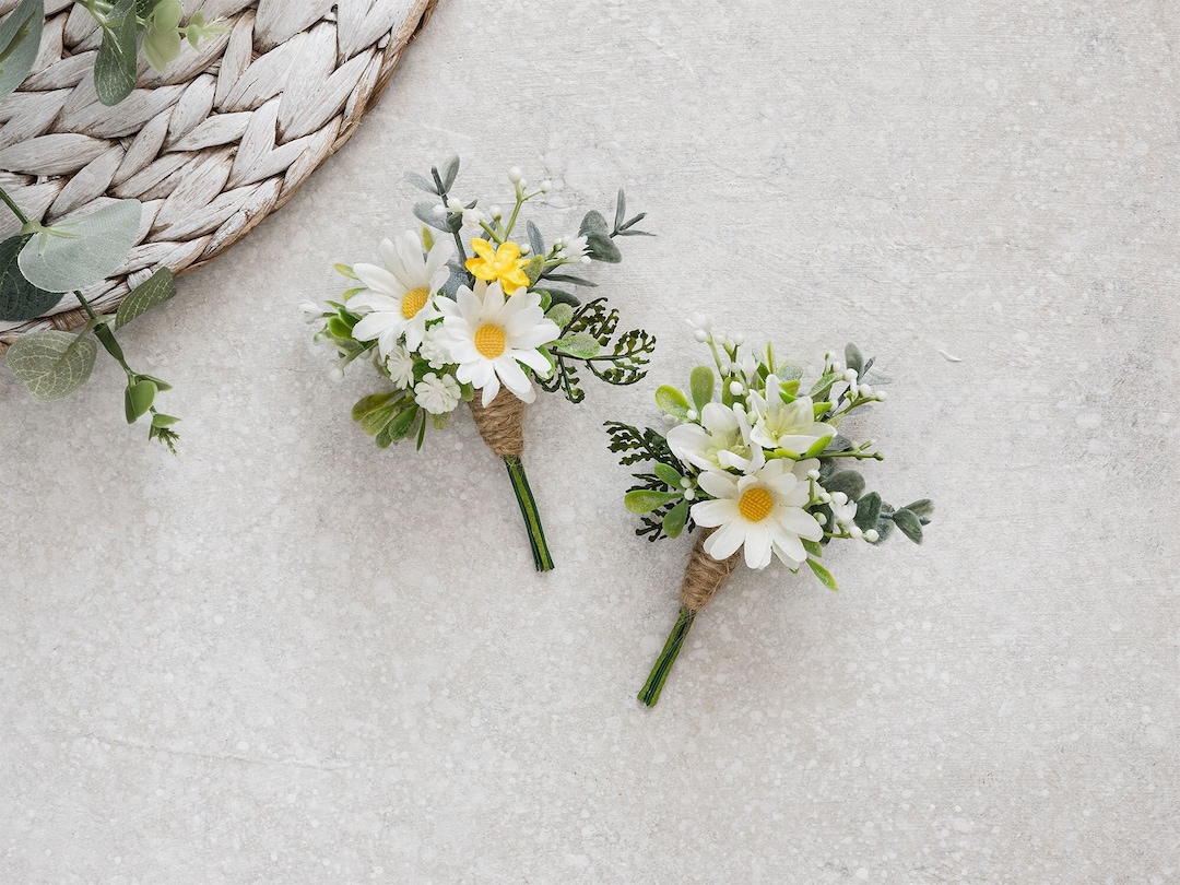 Daisy Wedding Groom Boutonniere, Father of the Bride Buttonhole Flower ...