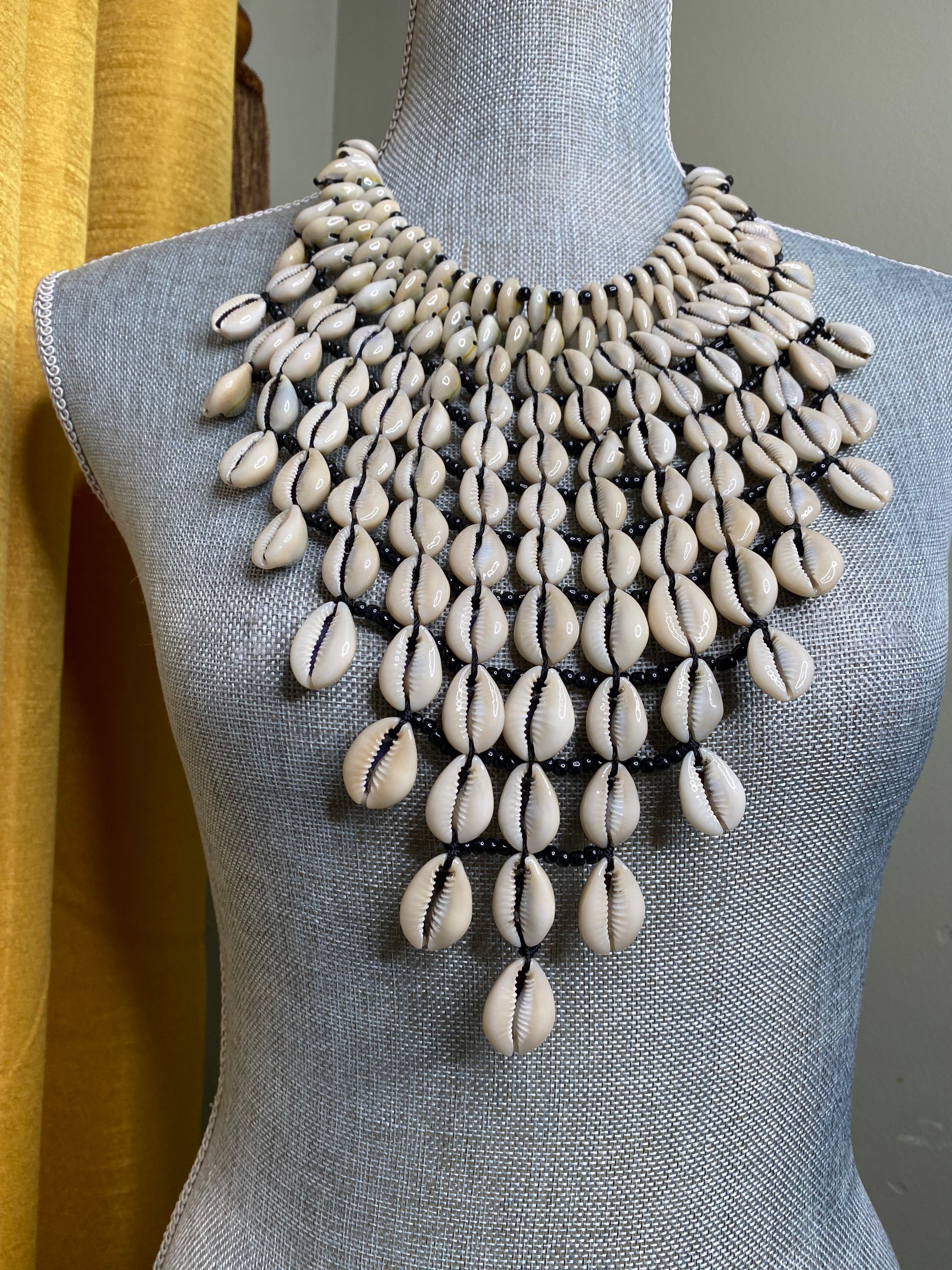 Cowrie Necklace | ppgbbe.intranet.biologia.ufrj.br