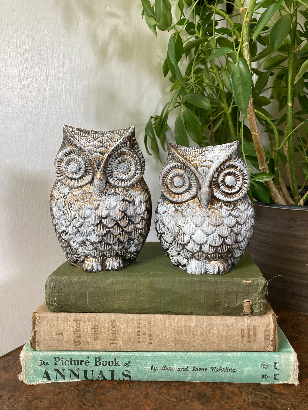 Pair of Distressed Gold Metal Owls - Etsy