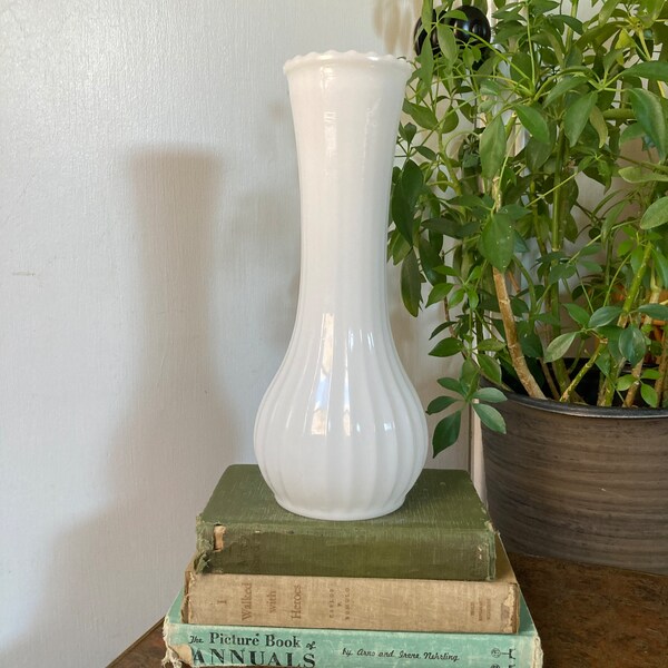 Large Milk Glass Vase - Etsy