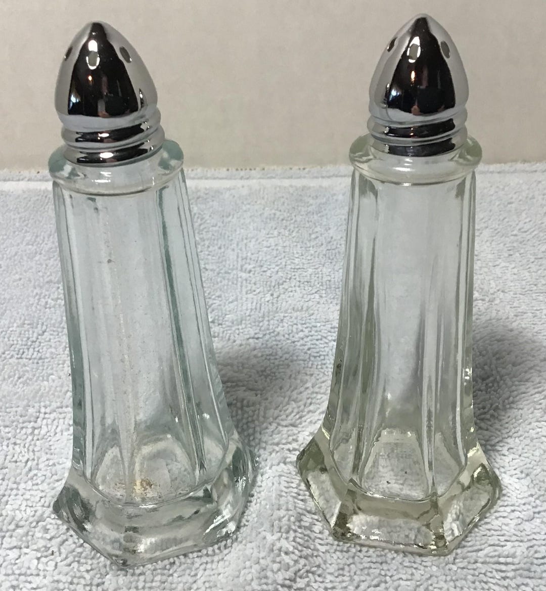 Reiner Glass Salt and Pepper Shakers With Silver Metal Lids Hexagon ...