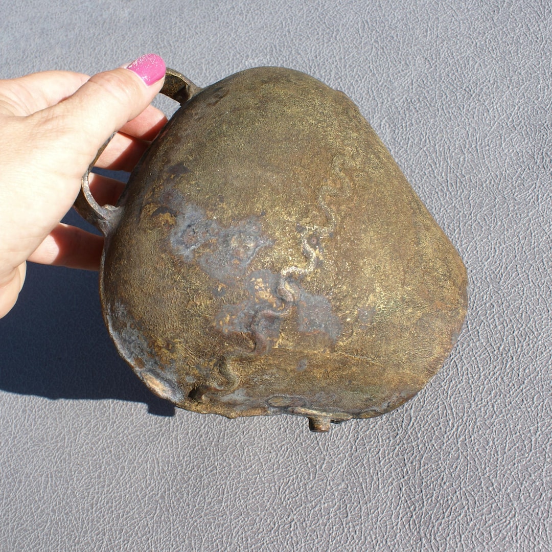 Rustic Vintage Cow Bell Large Metal Cowbell Barn Decor Cow Neck Bell ...