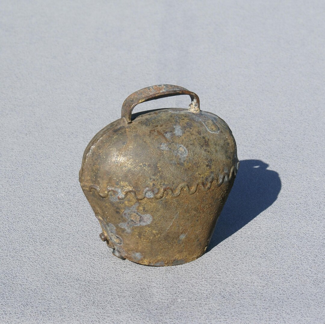 Rustic Vintage Cow Bell Large Metal Cowbell Barn Decor Cow Neck Bell ...