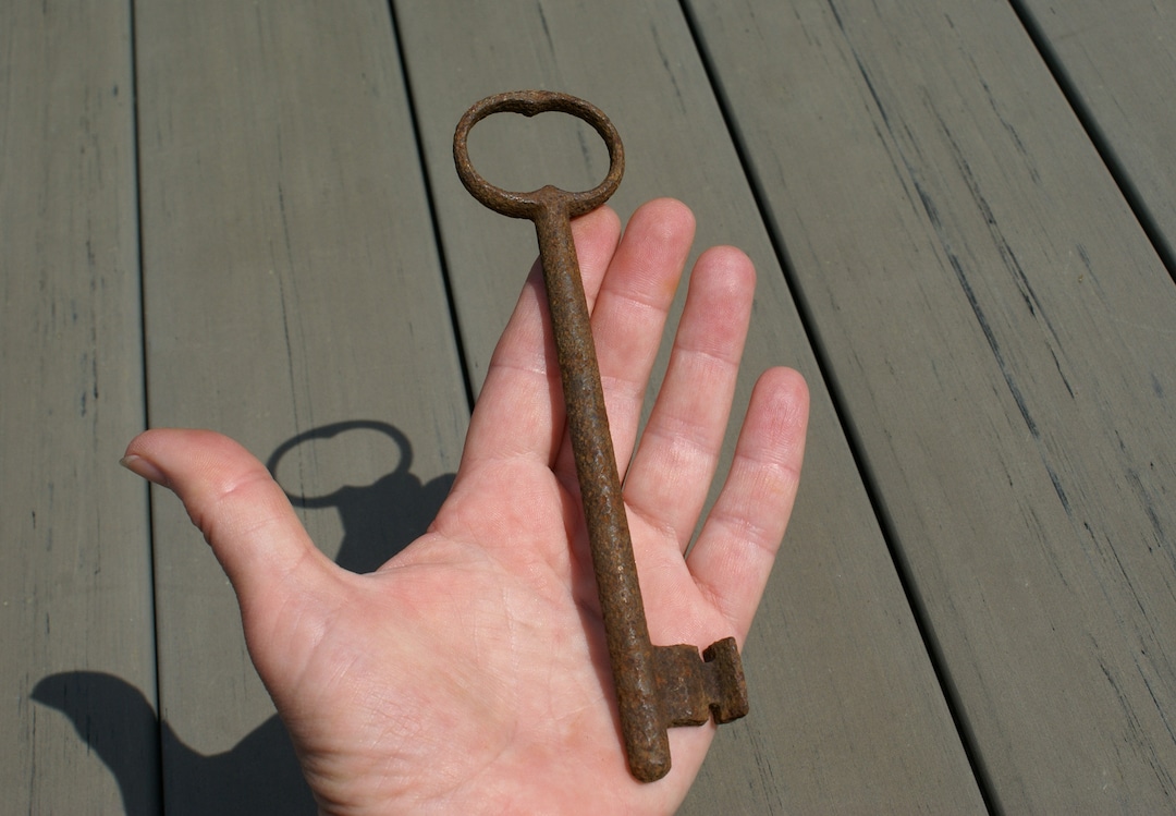 Extra Large Vintage Skeleton Key Giant Rusty Key Antique Barrel Key ...