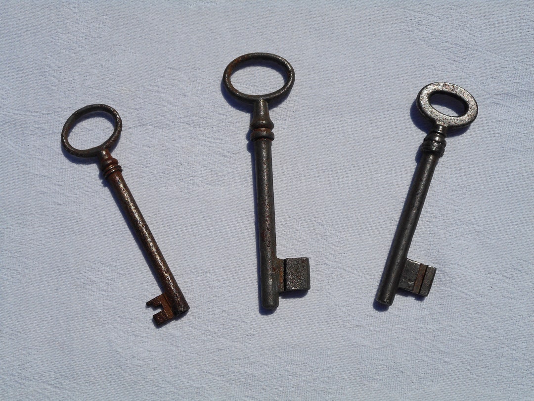 Vintage Keys Skeleton Key Set of Three Barrel Keys Castle Key Santa Key ...