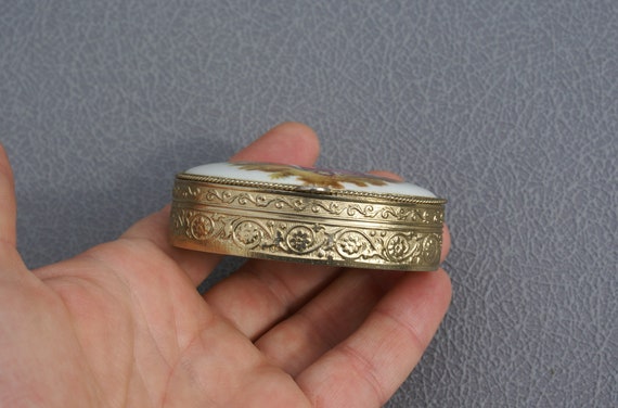 Oval pill container vintage box with lid with romanti… - Gem