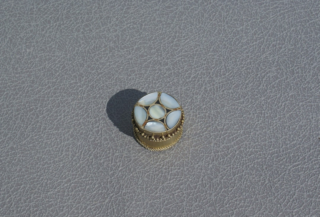 Mother of Pearl Pill Box Vintage Medicine Container Miniature Round ...