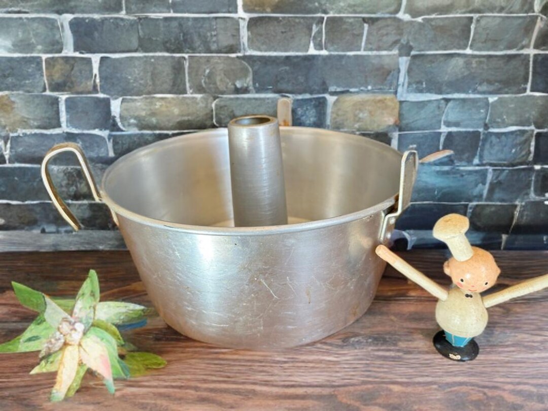 Mirro 5394M Round Angel Food Tube Cake Pan,aluminum Cake Pans,metal ...