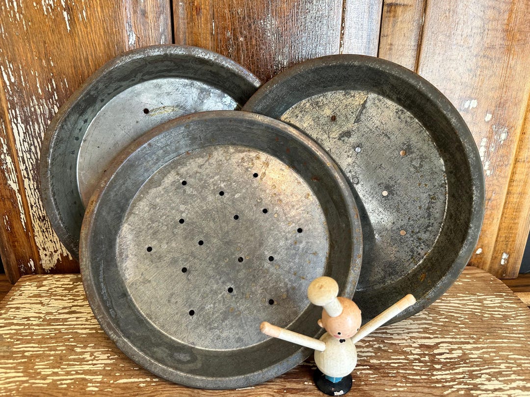 Gray Patina Metal Vintage Vented Pie Tin,9" Metal Pie Plate,set of 3 ...