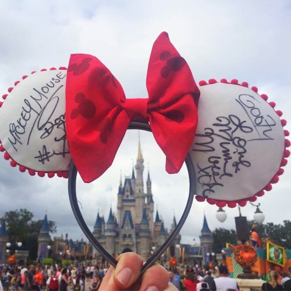 Mickey Signature - Etsy