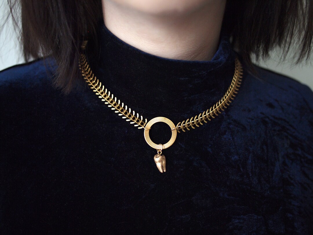 Gold Tooth Choker | FREAK Tooth Charm Choker, Fishbone Chain Choker, O ...