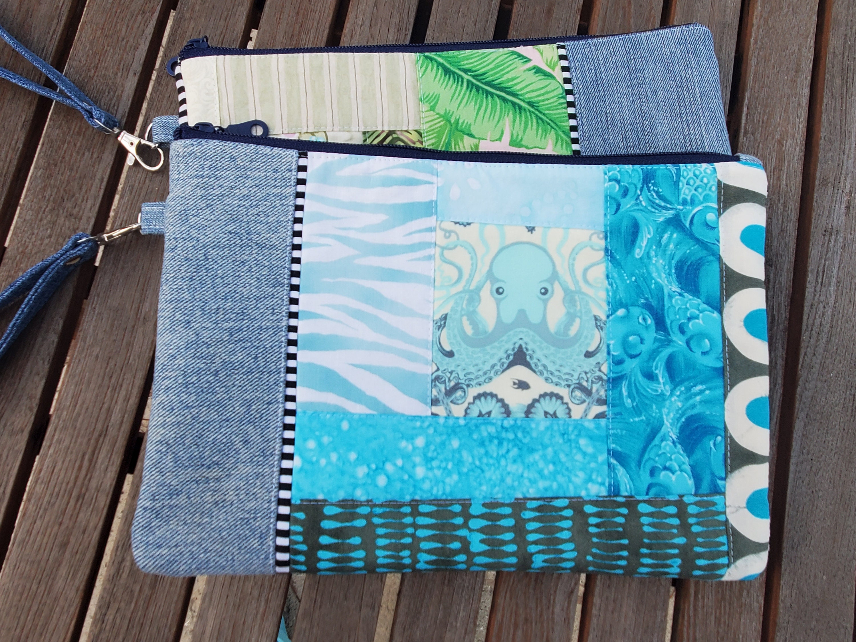 Patchwork & Upcycled Denim Zip Pouch, Mixed Blue Prints Grand poignet ...