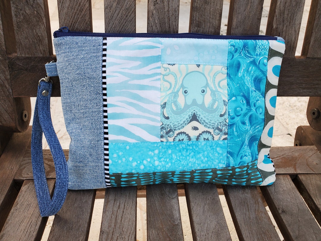 Patchwork & Upcycled Denim Zip Pouch, Mixed Blue Prints Grand poignet ...