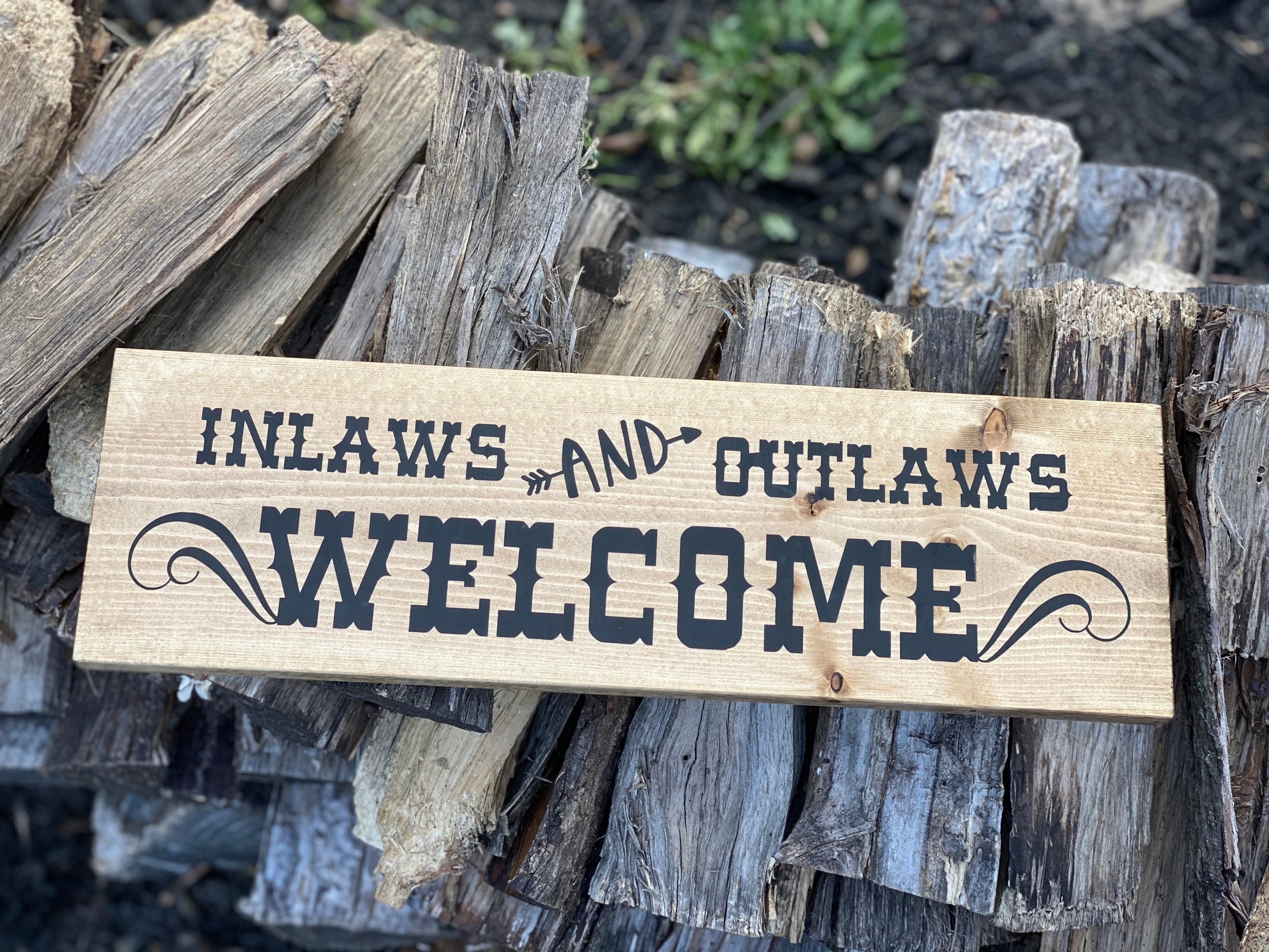 Inlaws and Outlaws Welcome Inlaws and Outlaws Welcome Sign | Etsy