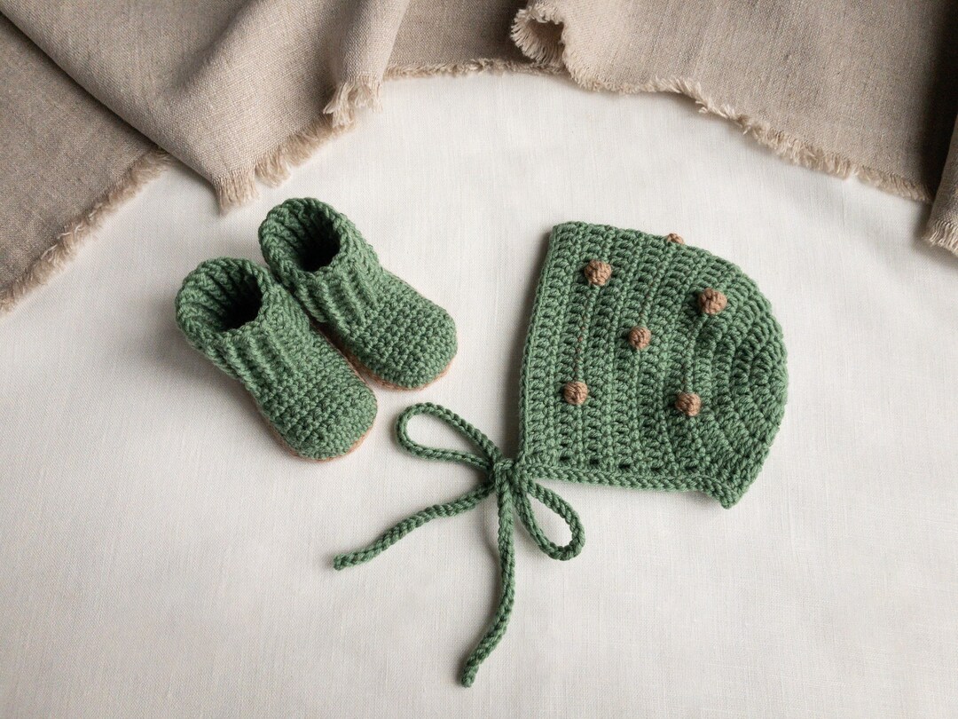 Newborn Booties and Popcorn Bonnet Set, Green, 100% Merino Wool ...