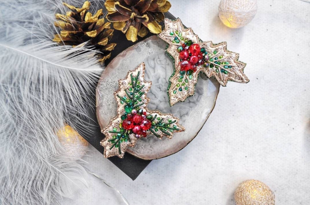 Holly Brooch Pin Beaded Christmas Leaf Pin Beaded Hand Embroidery Pin ...