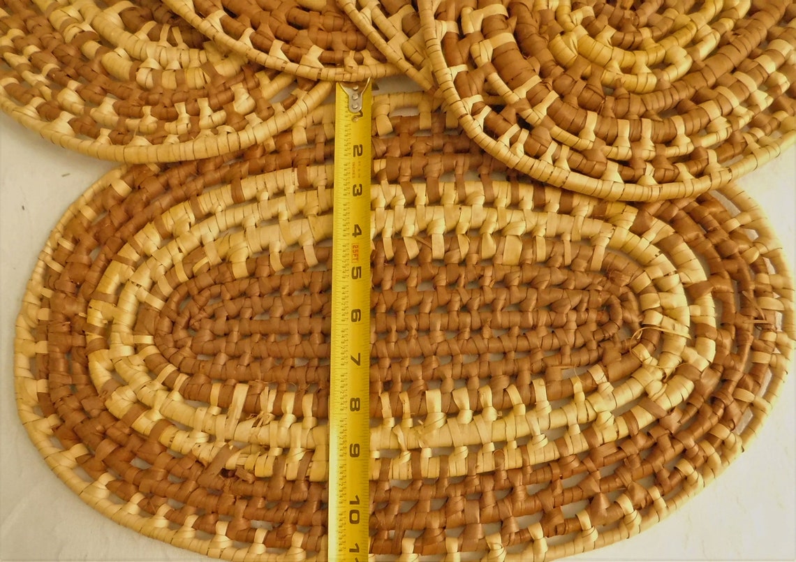 Set of 5 vintage boho brown woven placemats. 1970s oval raffia | Etsy